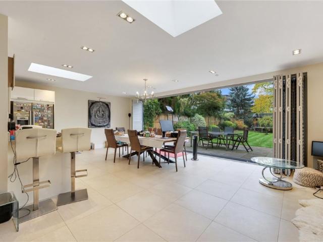 5 bedroom semi detached house for sale