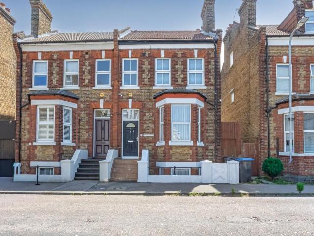 5 bedroom semi detached house for sale