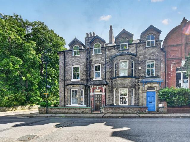 5 bedroom semi detached house for sale