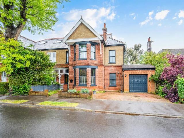 5 bedroom semi detached house for sale