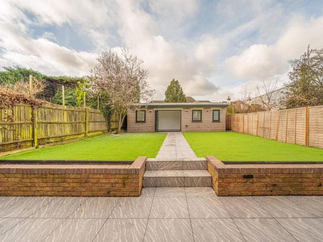 5 bedroom semi detached house for sale