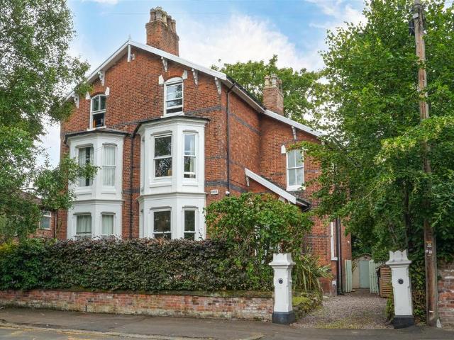 5 bedroom semi detached house for sale
