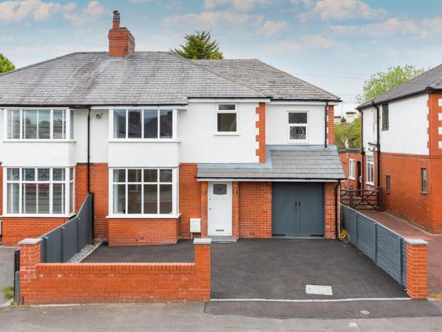 5 bedroom semi detached house for sale