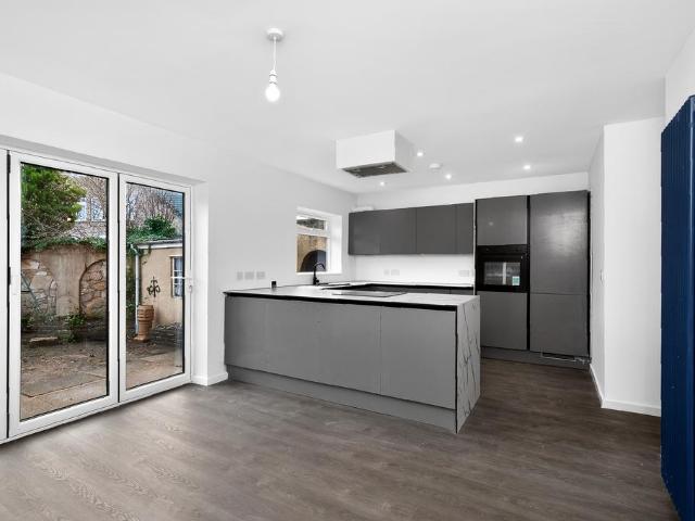 5 bedroom semi detached house for sale