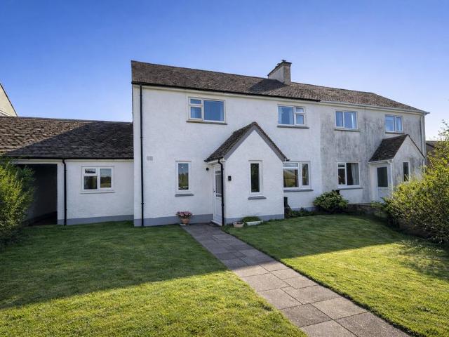 5 bedroom semi detached house for sale
