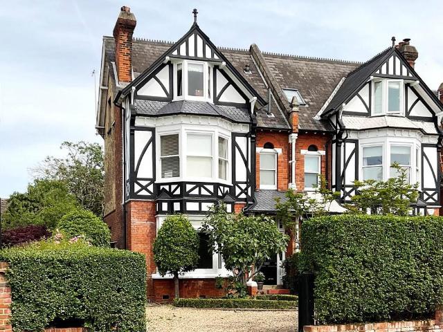 5 bedroom semi detached house for sale