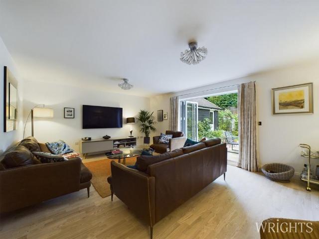 5 bedroom semi detached house for sale