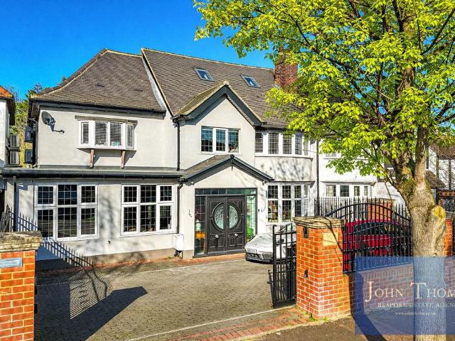 5 bedroom semi detached house for sale