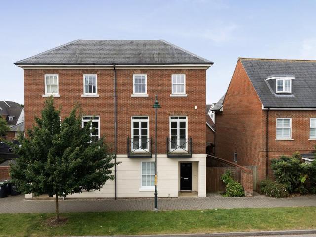 5 bedroom semi detached house for sale