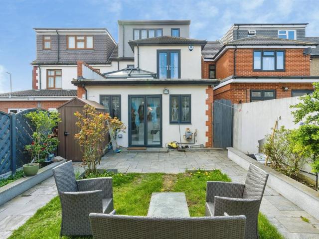 5 bedroom semi detached house for sale