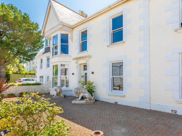 5 bedroom semi detached house for sale