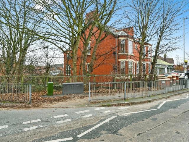 5 bedroom semi detached house for sale