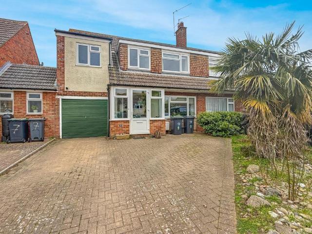 5 bedroom semi detached house for sale