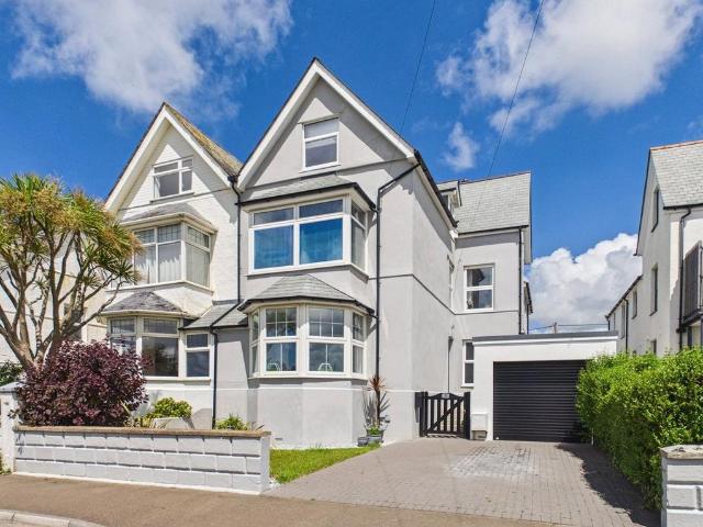 5 bedroom semi detached house for sale