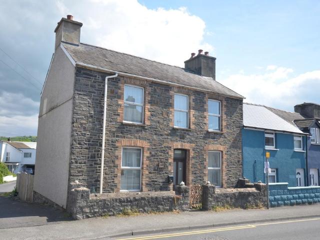 5 bedroom semi detached house for sale