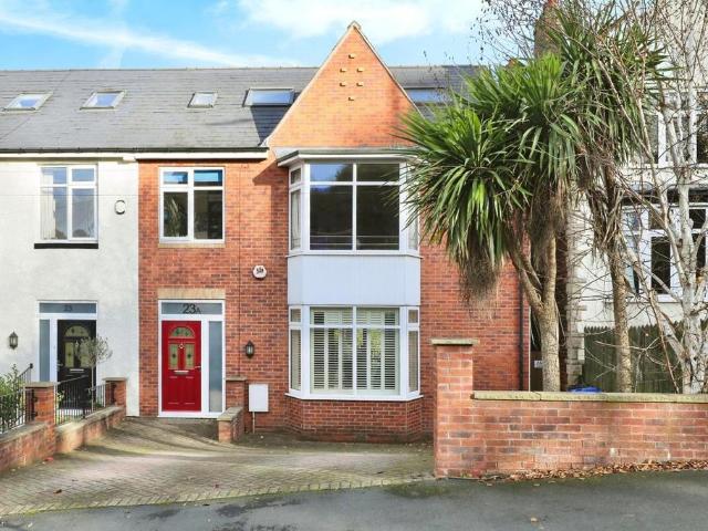 5 bedroom semi detached house for sale