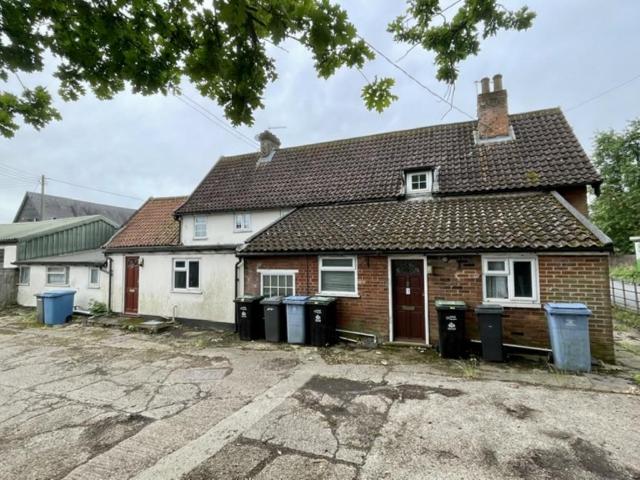 5 bedroom semi detached house for sale