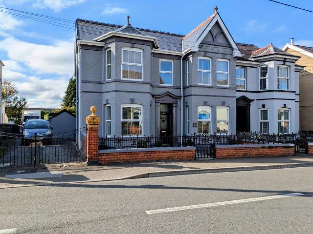 5 bedroom semi detached house for sale