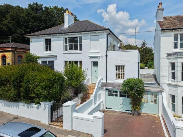 5 bedroom semi detached house for sale