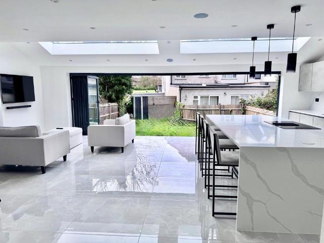 5 bedroom semi detached house for sale