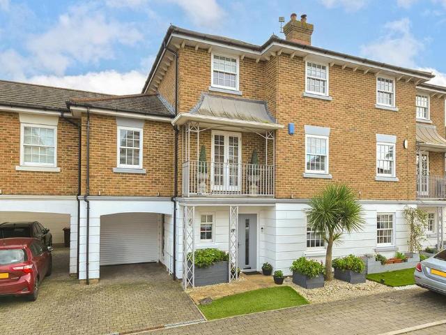 5 bedroom semi detached house for sale