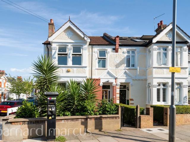 5 bedroom semi detached house for sale