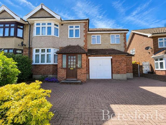 5 bedroom semi detached house for sale