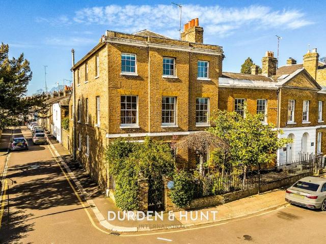 5 bedroom semi detached house for sale
