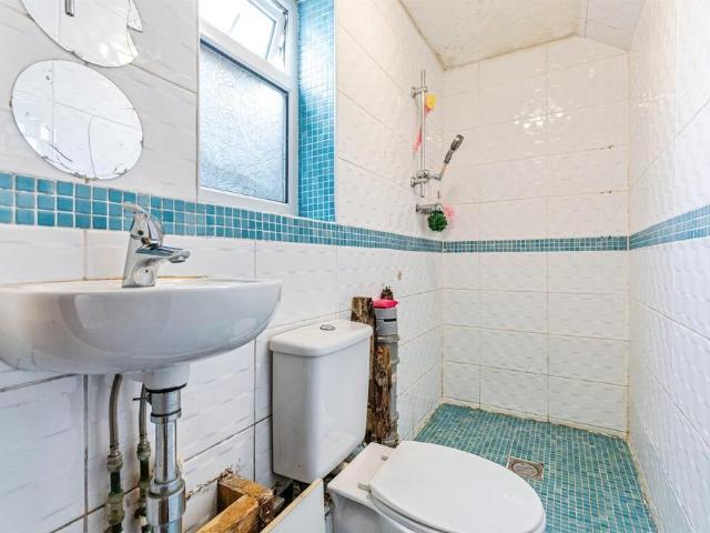 5 bedroom semi detached house for sale