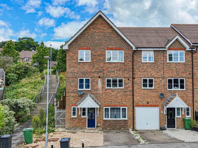 5 bedroom semi detached house for sale