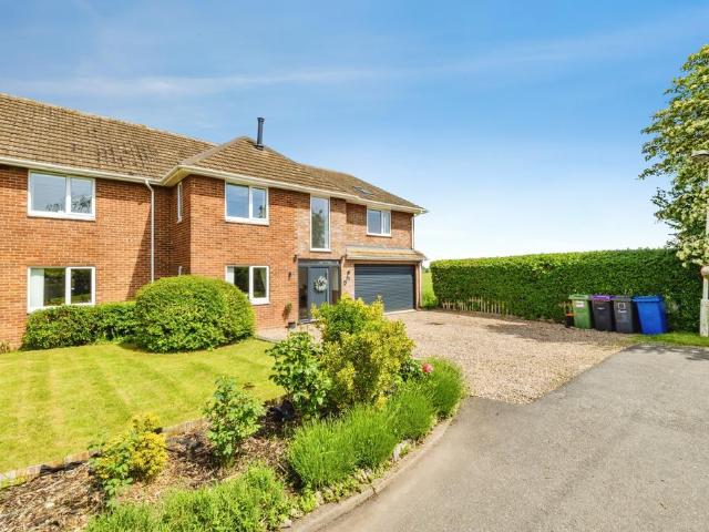 5 bedroom semi detached house for sale