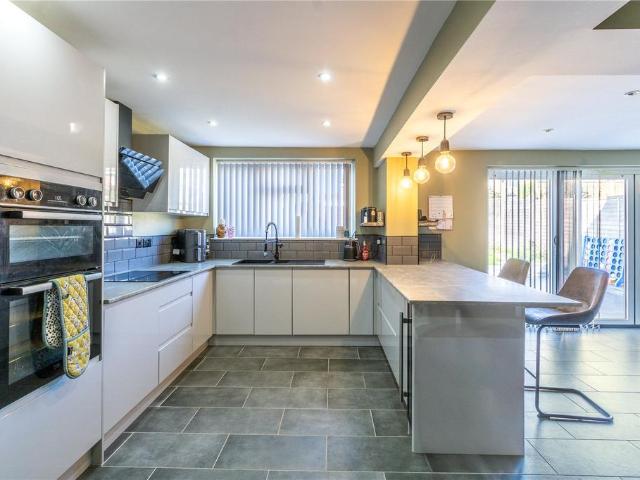 5 bedroom semi detached house for sale