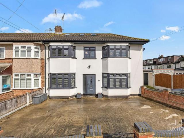 5 bedroom semi detached house for sale