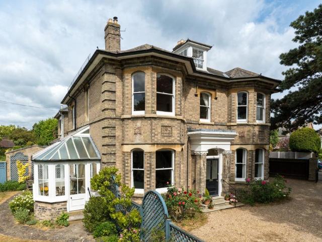 5 bedroom semi detached house for sale