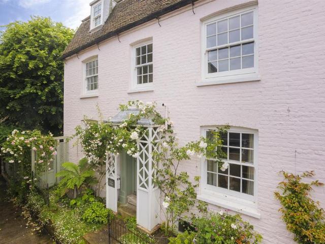 5 bedroom semi detached house for sale