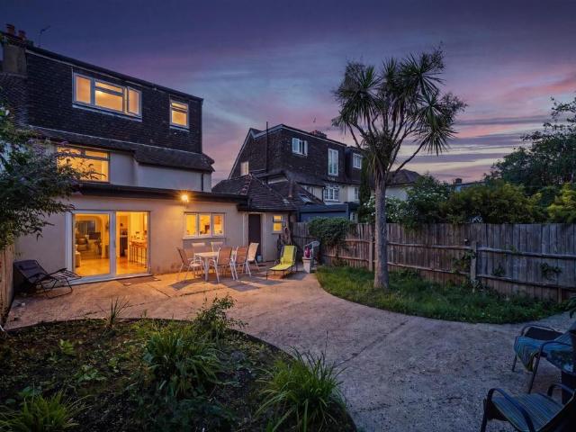 5 bedroom semi detached house for sale