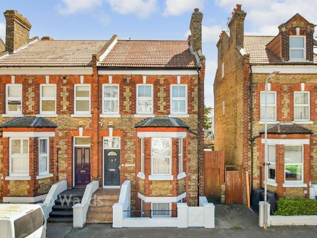 5 bedroom semi detached house for sale