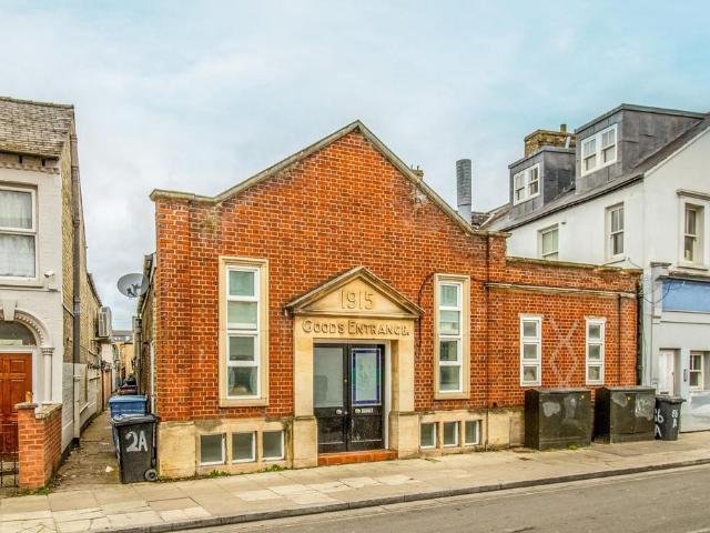 5 bedroom semi detached house for sale