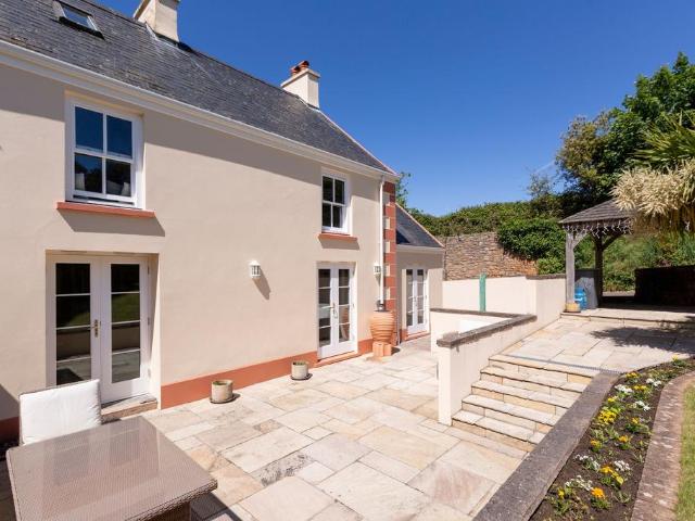 5 bedroom semi detached house for sale