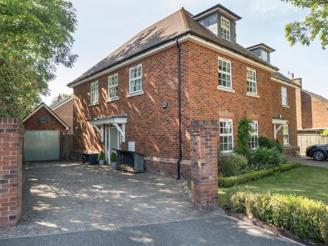 5 bedroom semi detached house for sale