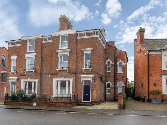 5 bedroom semi detached house for sale