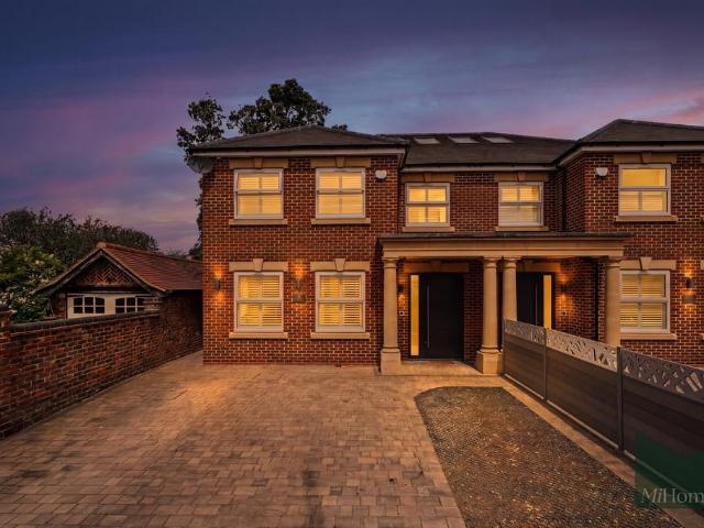 5 bedroom semi detached house for sale