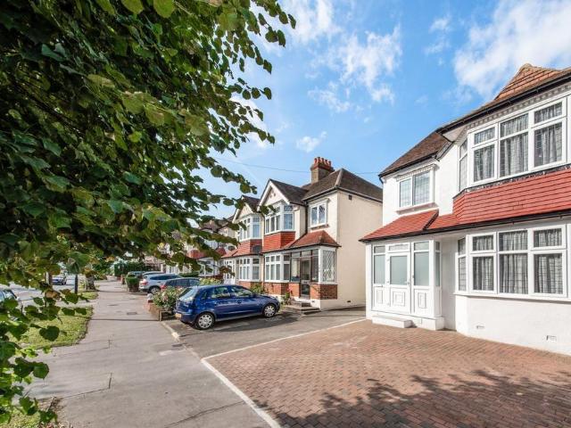 6 bedroom semi detached house for sale