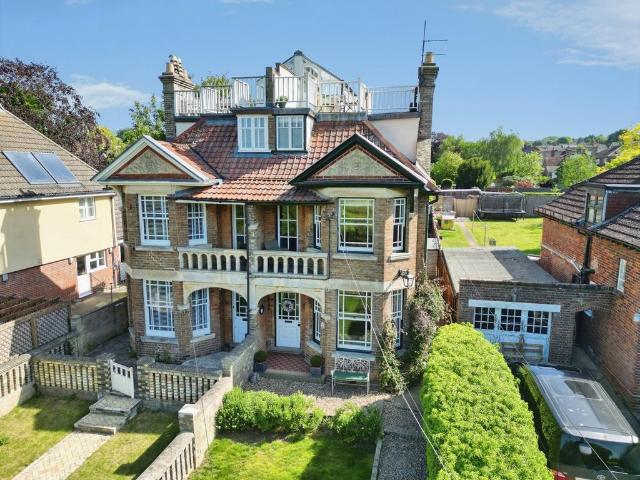 5 bedroom semi detached house for sale