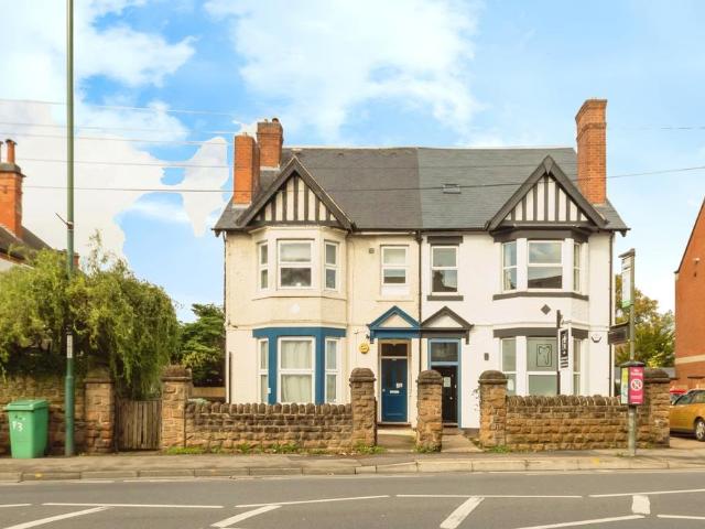 5 bedroom semi detached house for sale