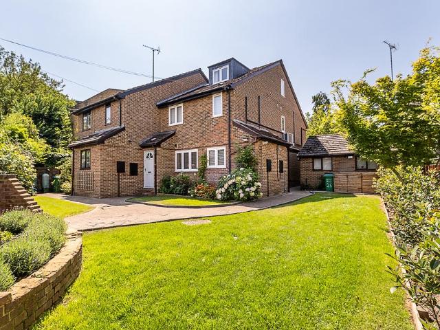 5 bedroom semi detached house for sale