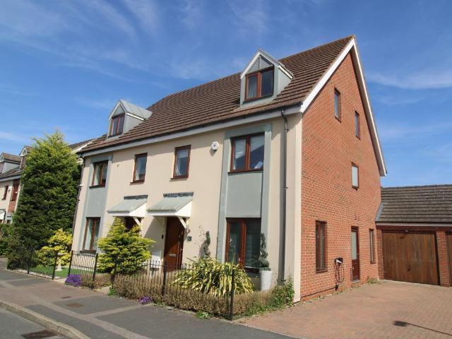 5 bedroom semi detached house for sale