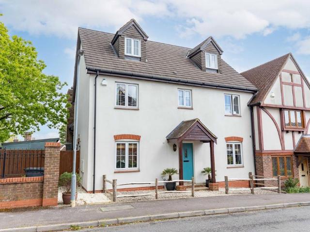 5 bedroom semi detached house for sale