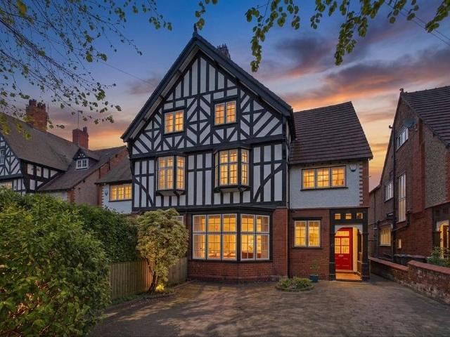 5 bedroom semi detached house for sale