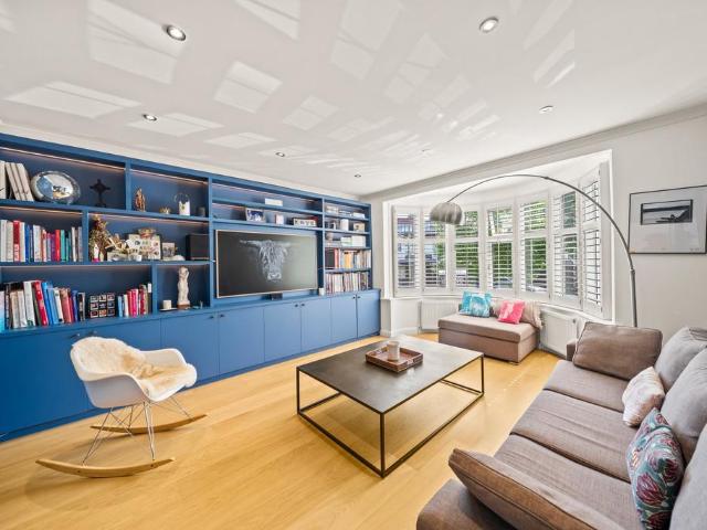 5 bedroom semi detached house for sale